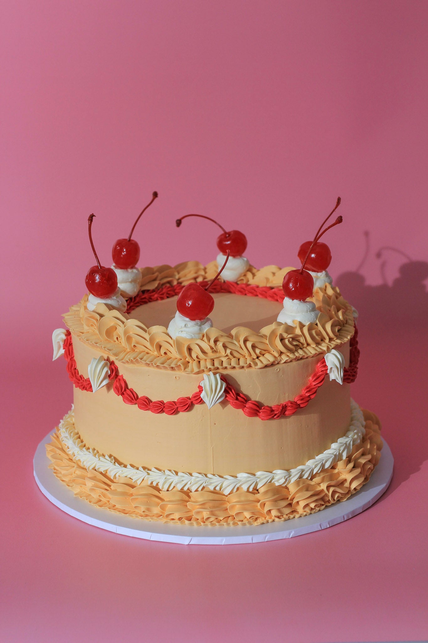 Vintage Round & Heart Shape – Flourish Cake Design